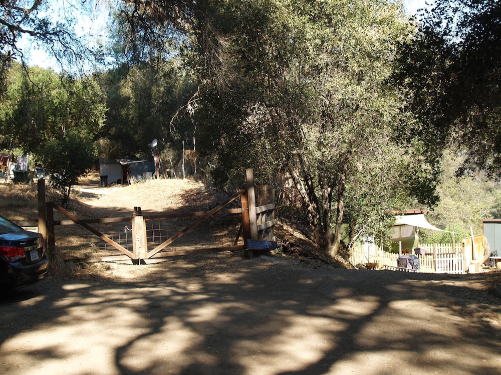Little Topanga house with enormous views of Santa Monica Mountains ...