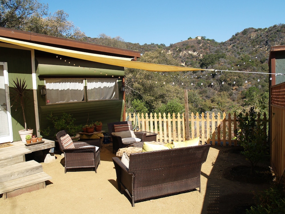 Little Topanga house with enormous views of Santa Monica Mountains in ...