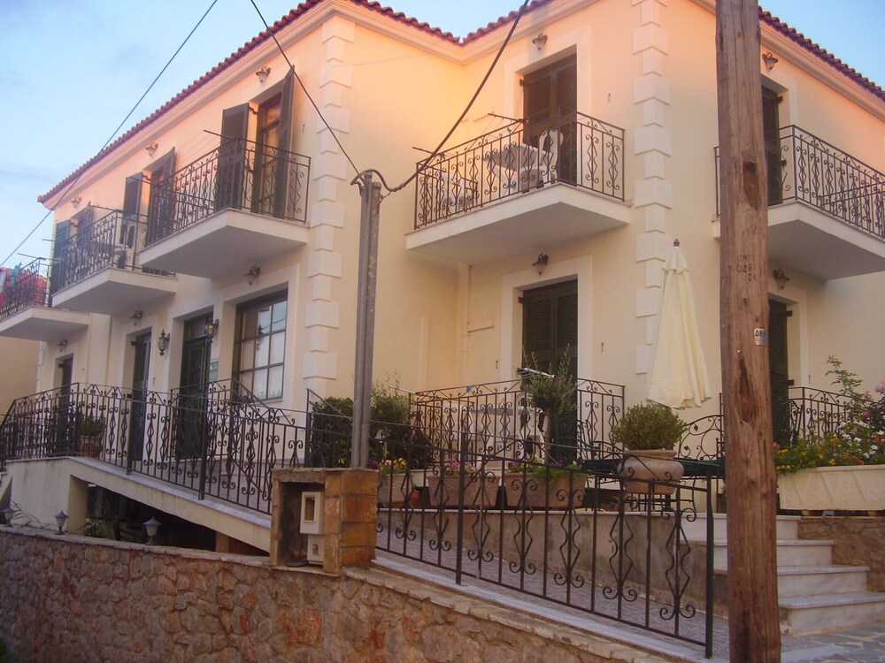 Kastro Hotel Reviews, Deals & Photos 2026 - vrbo.com