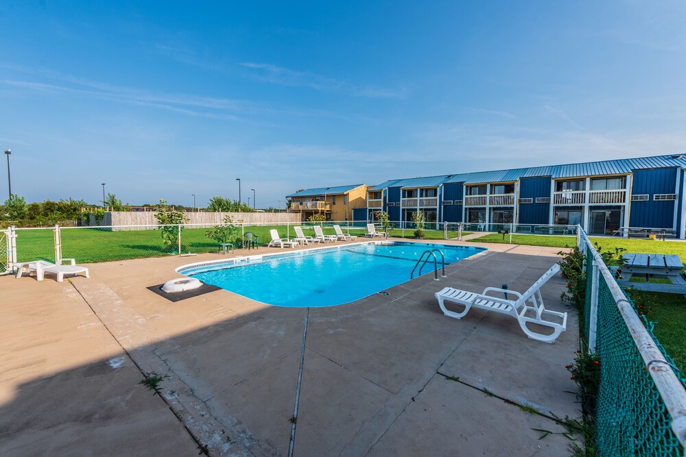 Rodeway Inn at Somers Cove Marina in Crisfield | Best Rates & Deals on ...