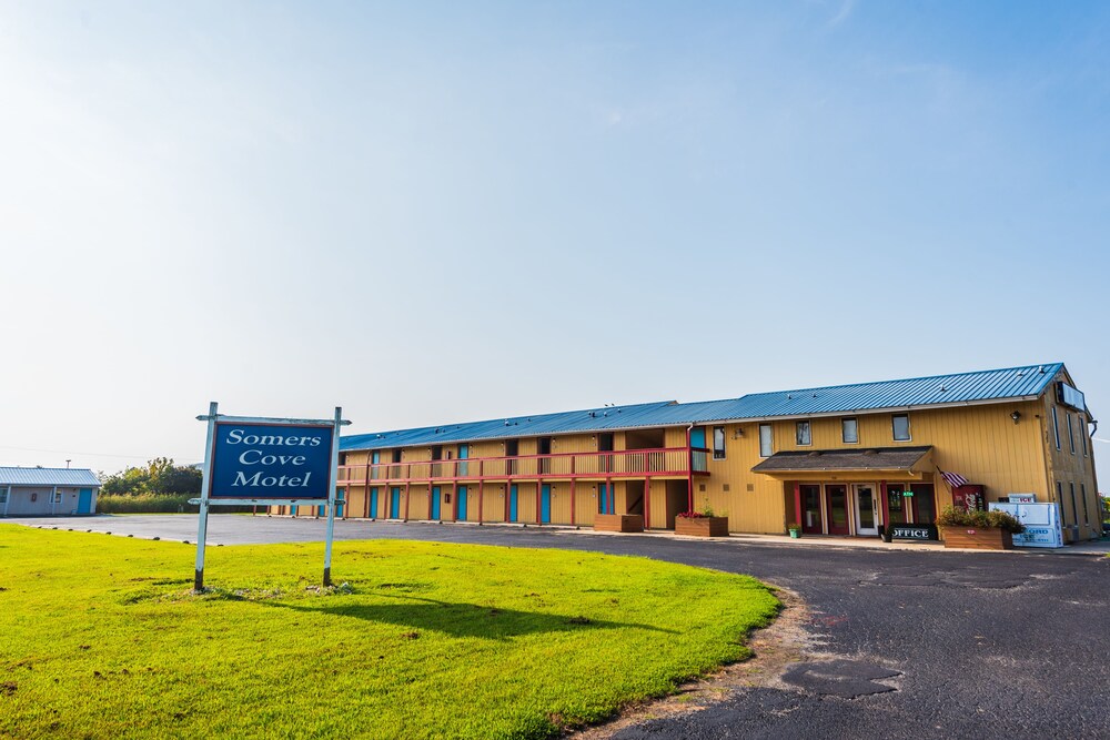 Rodeway Inn at Somers Cove Marina in Crisfield | Best Rates & Deals on ...