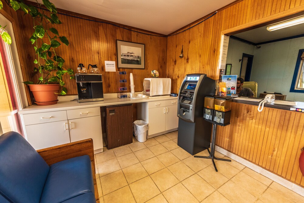 Rodeway Inn at Somers Cove Marina in Crisfield | Best Rates & Deals on ...