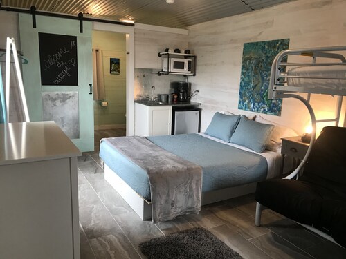Quaint Cottage On Texas Coast - Rockport, TX