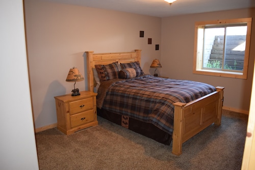 Hot Tub +Lake View +Sauna +Wifi +Pet | Island Park - Henrys Lake, ID