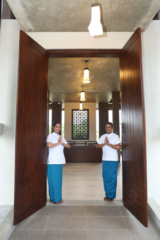 Amora Lagoon: AU$94 Rooms, Reviews & Deals (Seeduwa - Katunayake, LKA ...