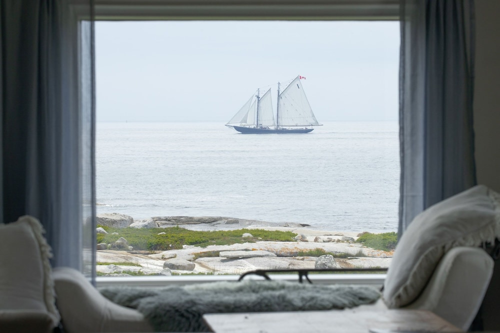 Whalesback Cottage, on the ocean with access to Peggys Cove ...