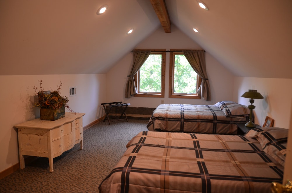 Secluded Cave Creek Cabin where you can Restore Your Soul, sleeps 17 ...