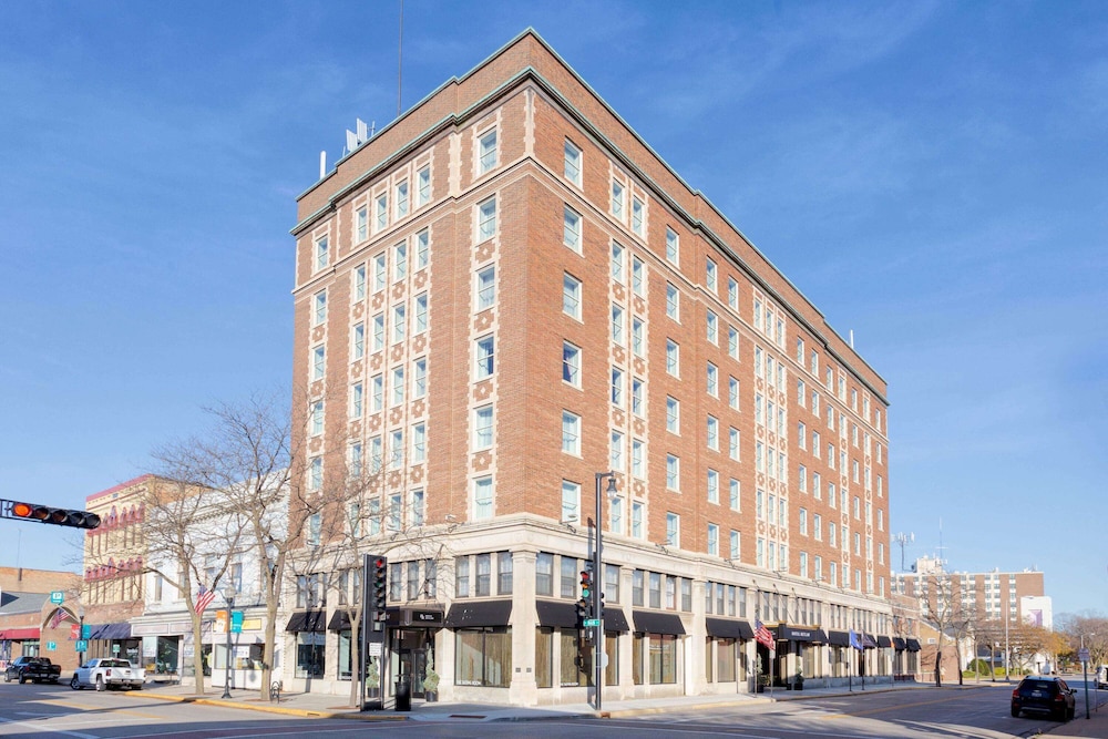 Hotel Retlaw, Trademark Collection by Wyndham in Fond du Lac | Best ...