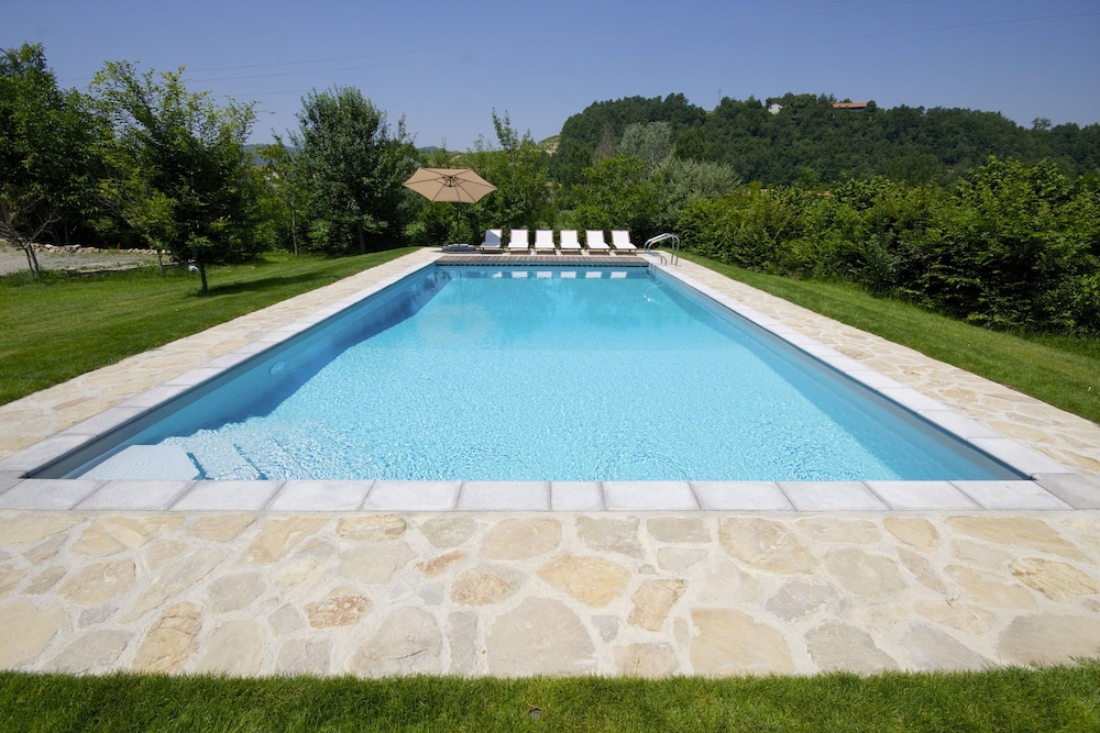 Italian villa, private pool - cycling, hiking, wine tours, slow-food ...