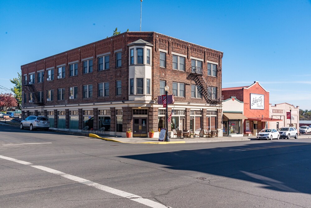 Historic Hotel Condon, Condon: $100 Room Prices & Reviews | Travelocity