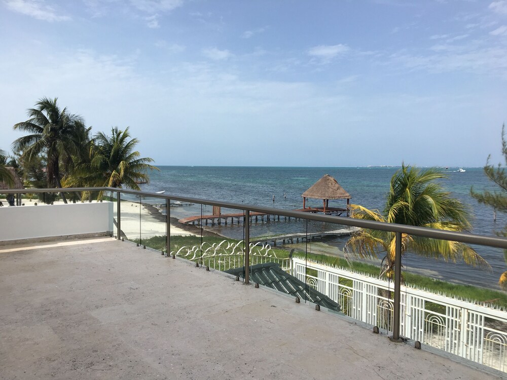 PRIVATE BEACH HOUSE FOR BIG FAMILIES 7BR (Sleeps 20) Cancun, Punta Sam ...