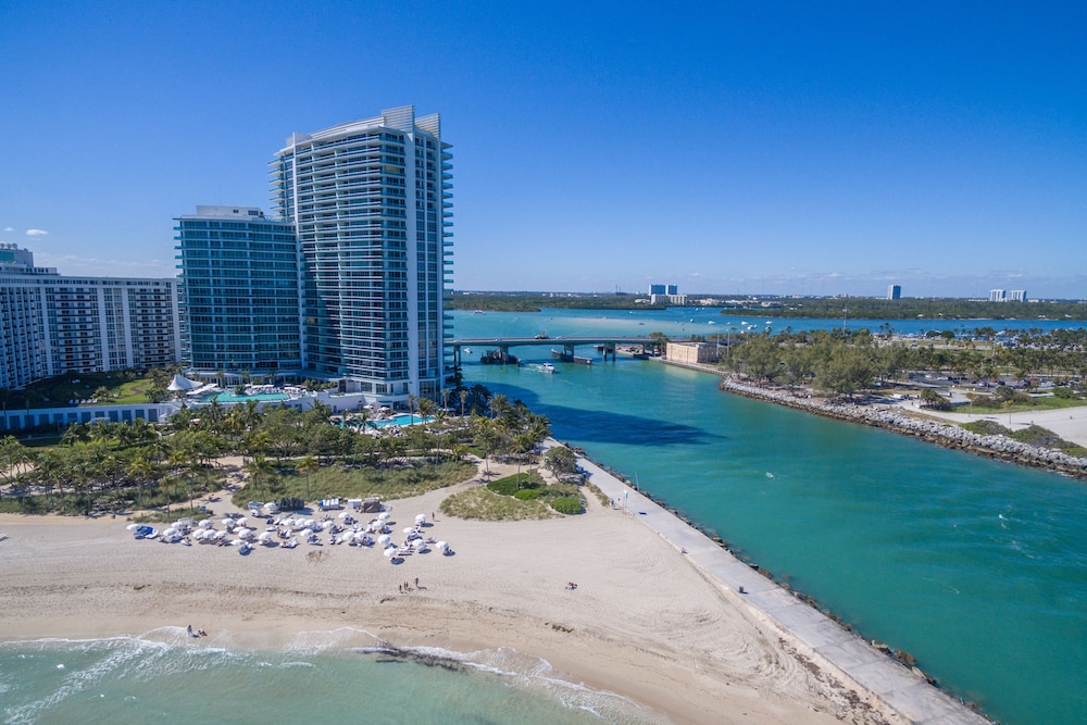 Ritz Carlton Hotel at Bal Harbour FL, 1147ft2!, Miami: Room Prices ...