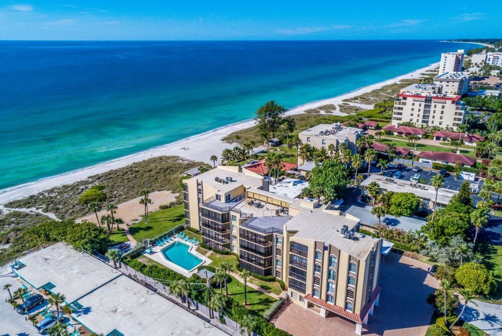 Exquisite Beachfront Condo with both Sunrise & Sunset Views - Longboat ...