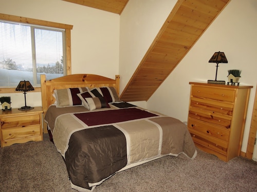 The Hideaway Hostel Near Yellowstone - Idaho