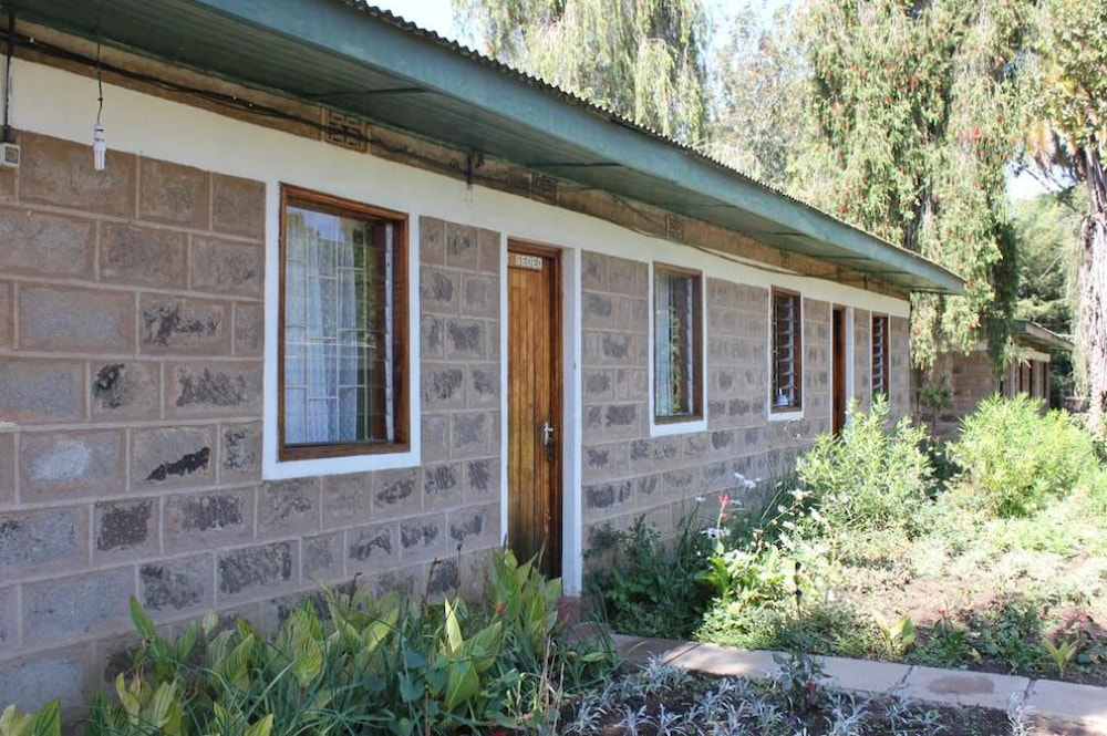 Bantu Mountain Lodge, Naro Moru: Room Prices & Reviews | Travelocity