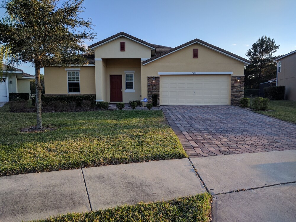 Luxury Villa Near Orlando's Attractions - Tranquil & Modern - Four ...