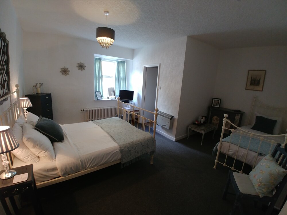 The Snake Pass Inn, Hope Valley: Room Prices & Reviews | Travelocity