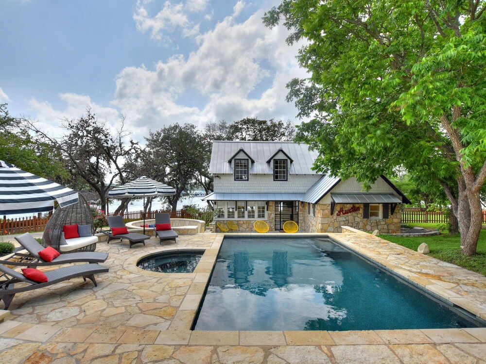 LOCATION!! Lake Travis Waterfront~Pool, Spa, Outdoor Kitchen, Location ...