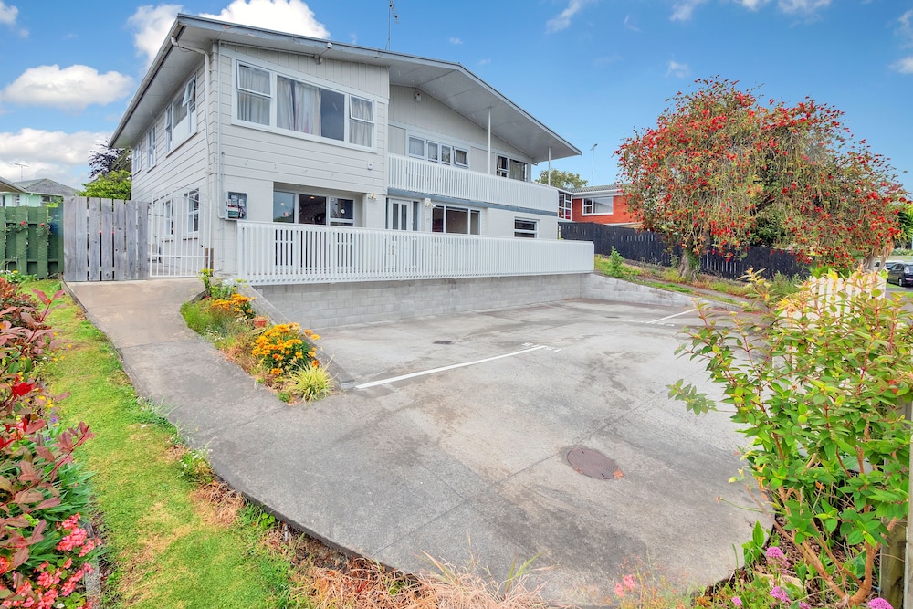 Sunny Three Bedroom Pakuranga Delight: Deals & Reviews (Auckland, NZL ...