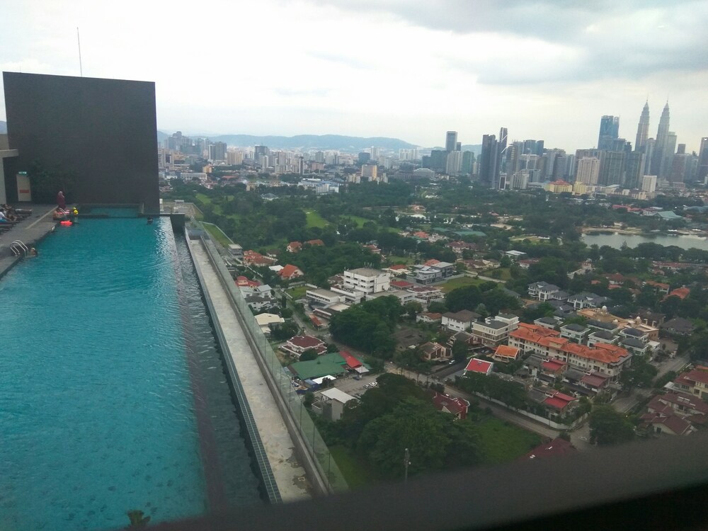 5 stars condo with 5 stars facilities + stunning KLCC view infinity ...