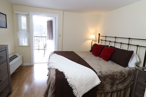 Downtown 6th Floor., 3bedrooms,3 Baths., Pool - Gatlinburg, TN