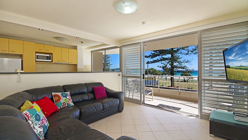 Rainbow Place Unit 5- Right on the beach in Rainbow Bay Coolangatta ...