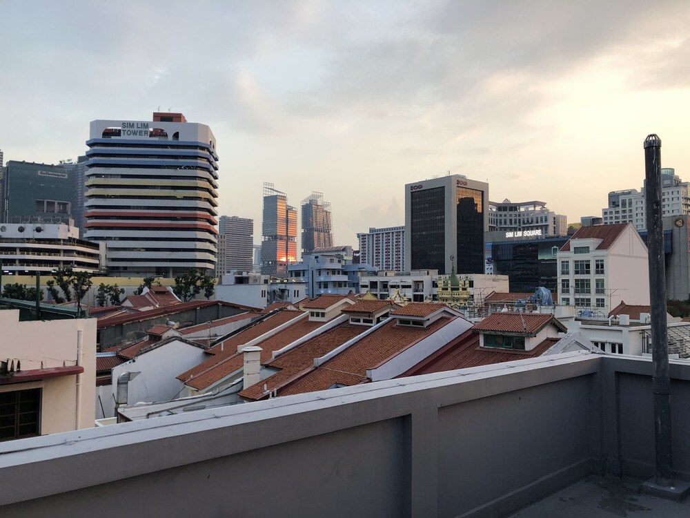 Snooze Inn Dickson Road - Hostel in Singapore | Best Rates & Deals on ...