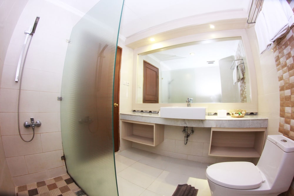 Asana Grand Pangrango, Bogor: $19 Room Prices & Reviews | Travelocity