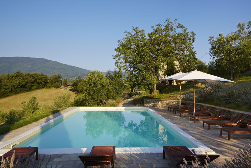 Beautifully restored farmhouse, big pool & terrace, amazing views ...