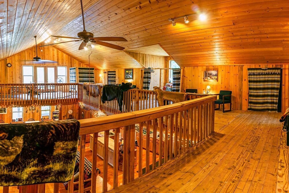 Sun Mountain Ranch Bunkhouse - Near Crater Lake in Fort Klamath | Best ...