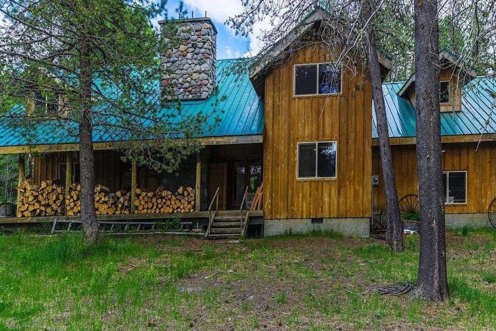 Sun Mountain Ranch Bunkhouse - Near Crater Lake in Fort Klamath | Best ...