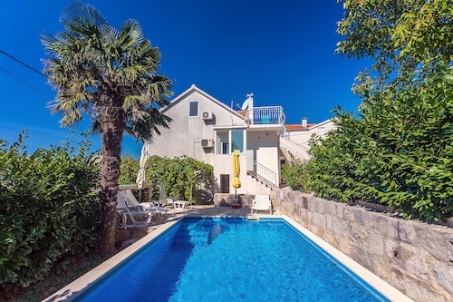 Charmantes Ferienhaus Palma Mit Privatem Pool Für 8 Personen - Omiš