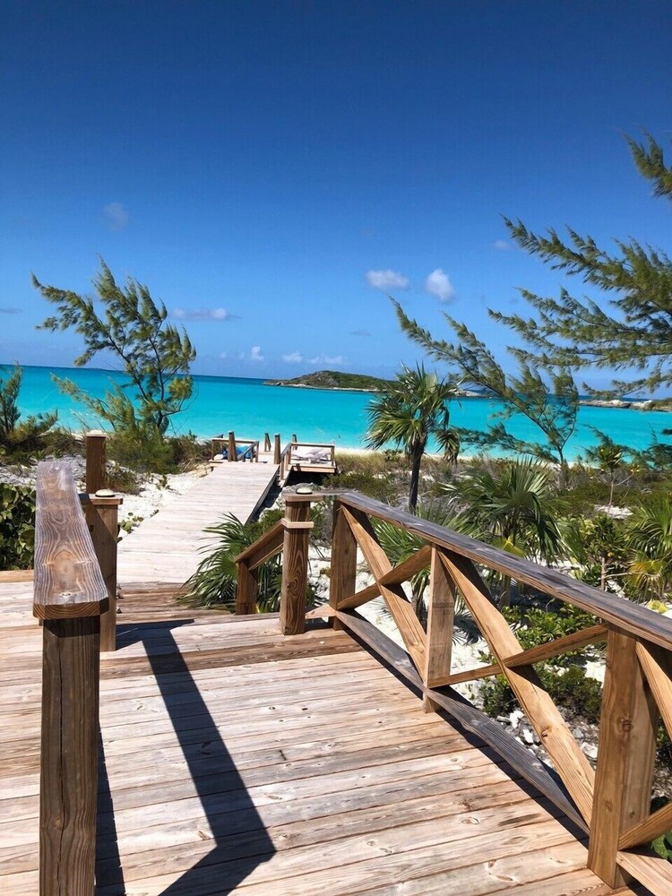 Intimate Luxury on Bahamas Best Beach - Blue Point Cottage Beach House ...