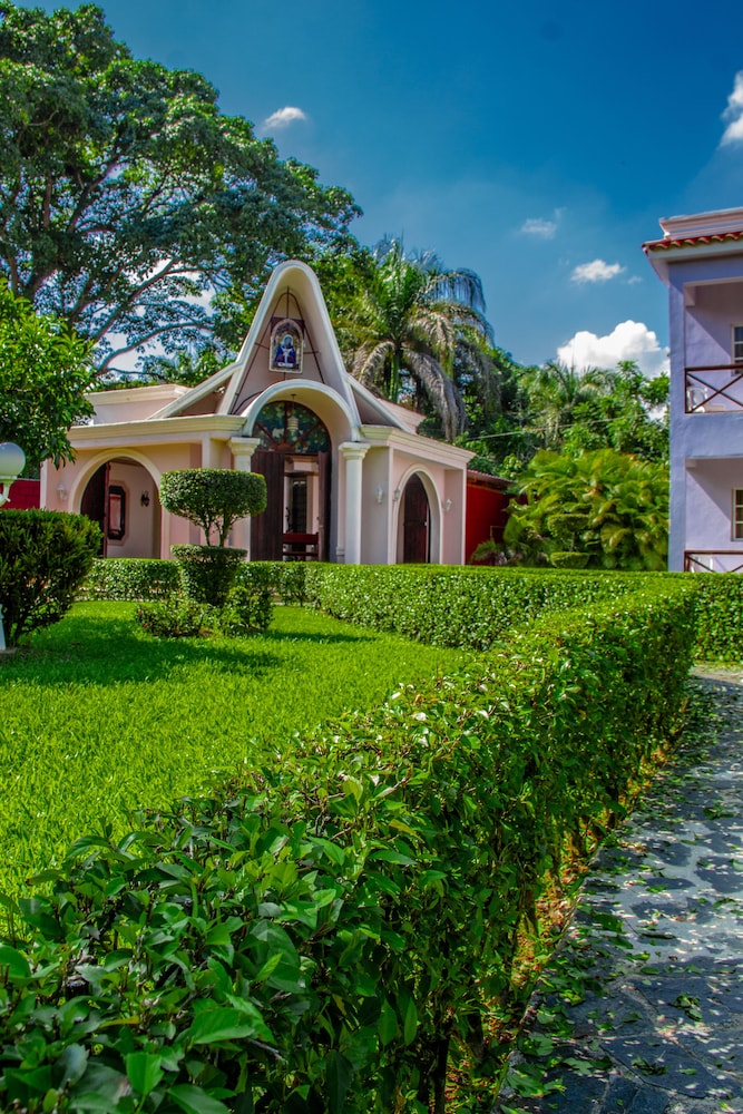 Hotel Rancho Guacamayos, Bonao: $39 Room Prices & Reviews | Travelocity