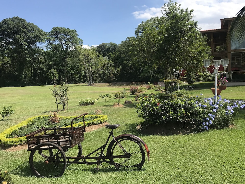 Hotel Rancho Guacamayos in Bonao | Best Rates & Deals on Orbitz