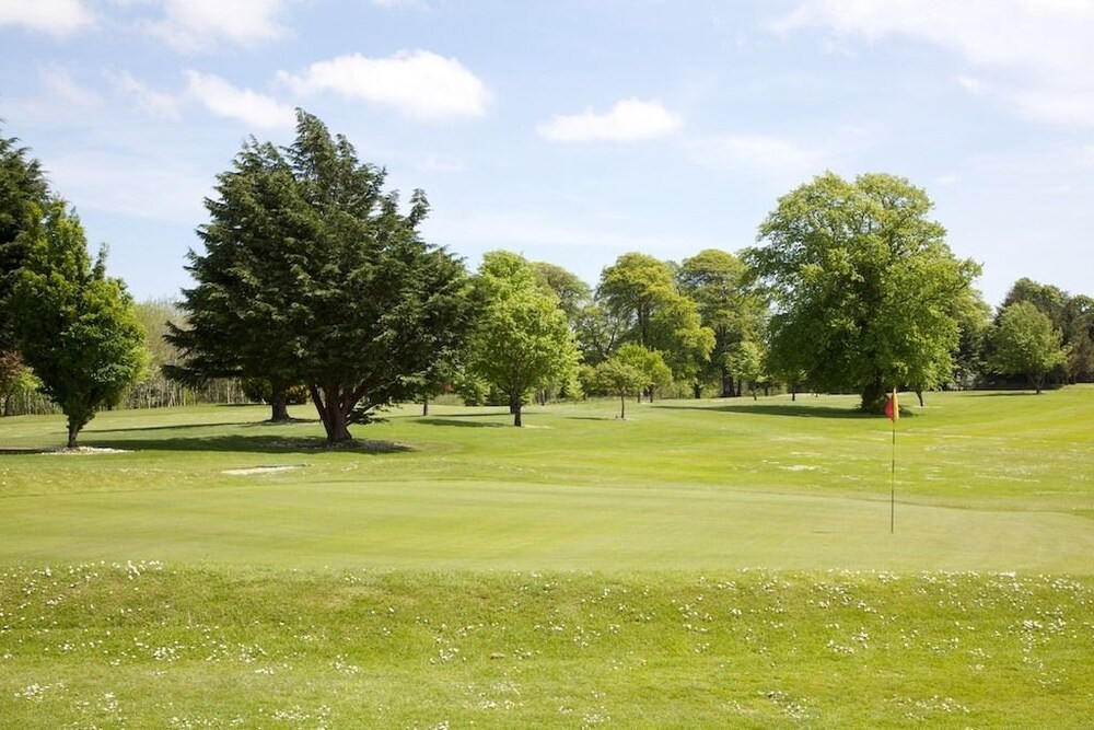 Tully's Hotel, Castlerea: Room Prices & Reviews | Travelocity