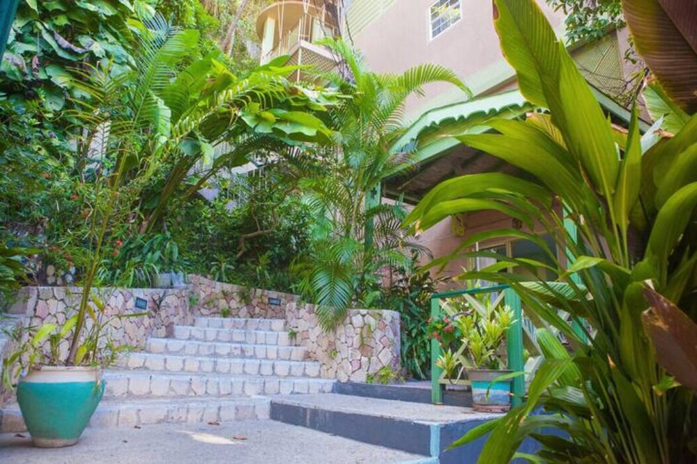 Caribic House Hotel in Montego Bay | Best Rates & Deals on Orbitz
