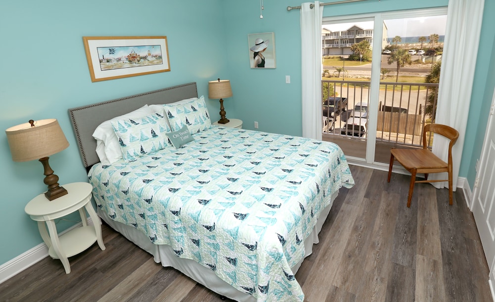 Renovated Waterfront Townhome On Little Sabine Bay, Just Steps From The ...