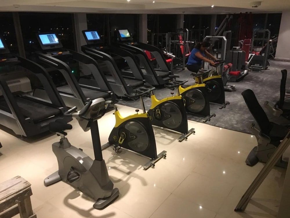 Golden Tree Hotel, Belize City: Room Prices & Reviews | Travelocity