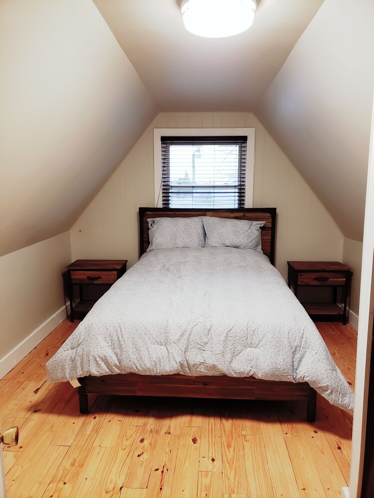 Wine Country Farmhouse On the Wine 🍷 Trail! Private Lake kayaks Fire ...