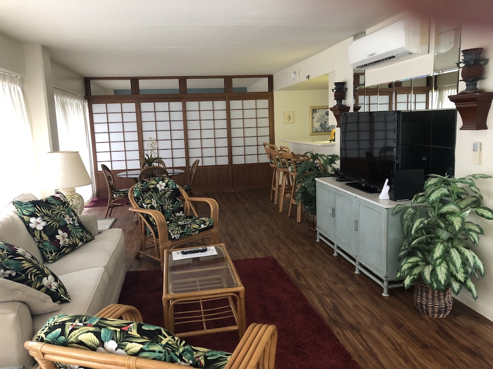 PICTURESQUE LAGOON & OCEAN VIEWS - Honolulu | Vrbo