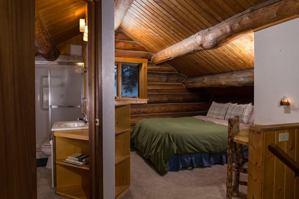 Silver Gate Lodging in Silver Gate | Best Rates & Deals on Orbitz