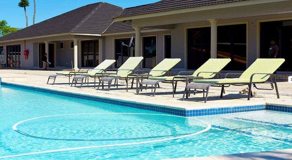 Aloe Lifestyle Hotel, Eshowe: Room Prices & Reviews | Travelocity