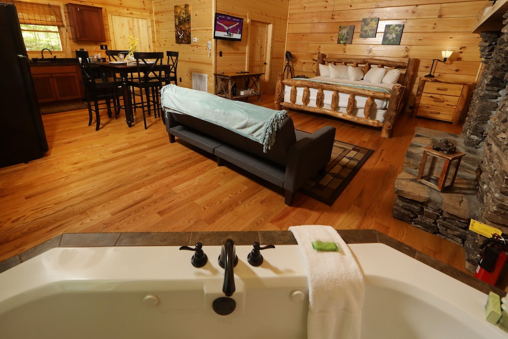 Green Door Cabin - A Cozy Cabin Getaway in the heart of Townsend, TN ...