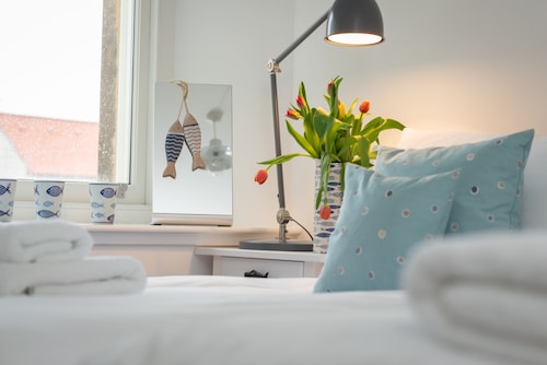 Commanding Views Across The Forth And Space! - Scotland