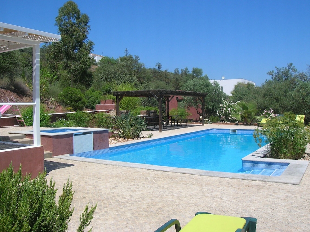 Friendly and spacious Guest house great for large groups, families and ...