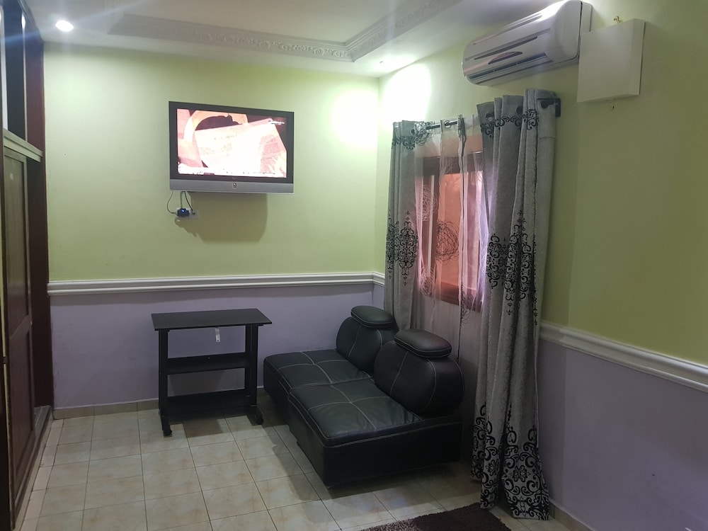 Studio (creams) Kuwait City Residence. (bonamoussadi) banged - Douala ...