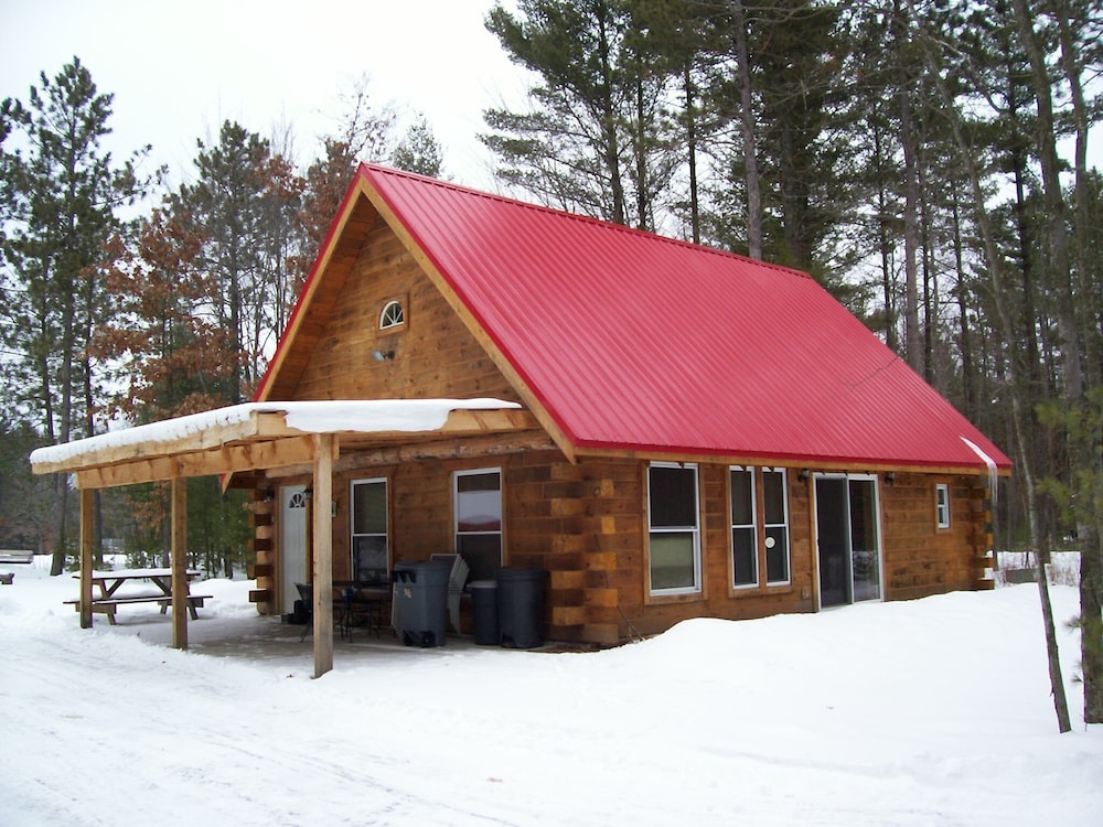 Private Red Roof Cabin - Rustic Log Cabin In The Woods! in Merrillan ...