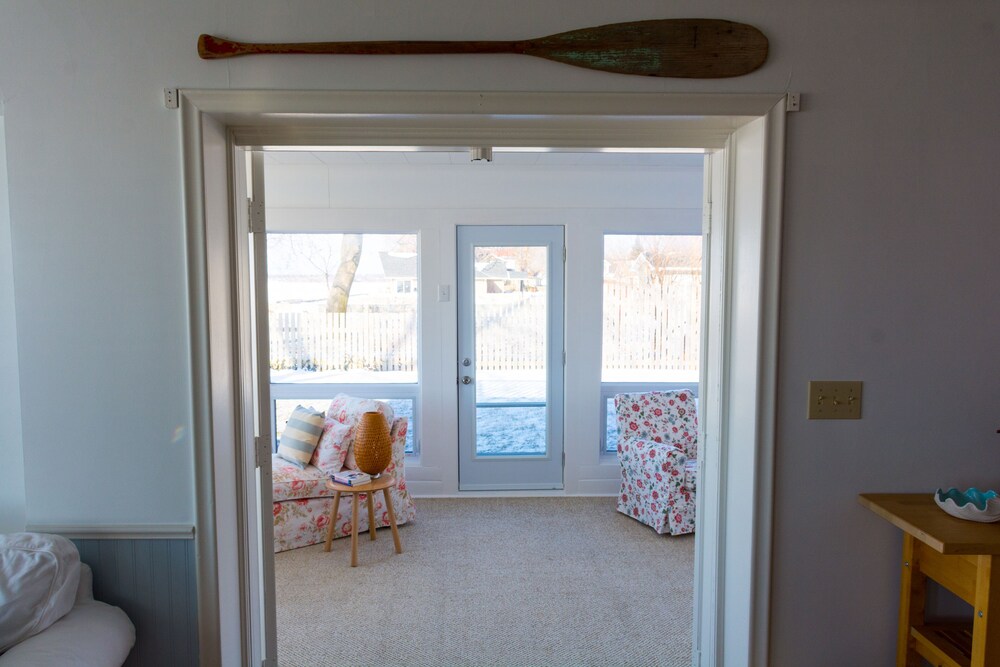 'PELEE SHORES' Point Pelee Lakefront Vacation Cottage - Leamington | Vrbo