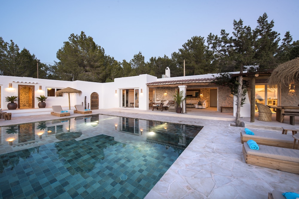 Renovated finca, swimming pool, terrace and garden, sea and sunset ...